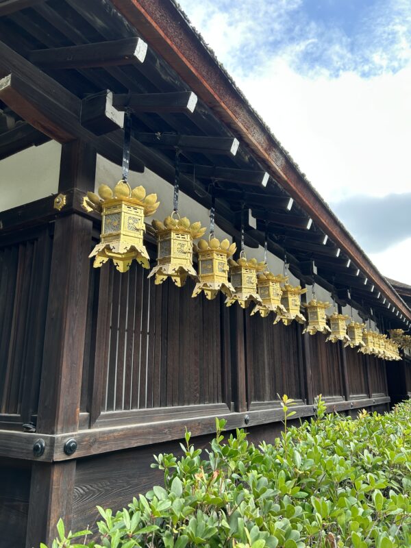 下鴨神社でも国宝の特別参拝 神社の台所を見学 Shimogamo Shrine: Touring the Kitchen of the ...